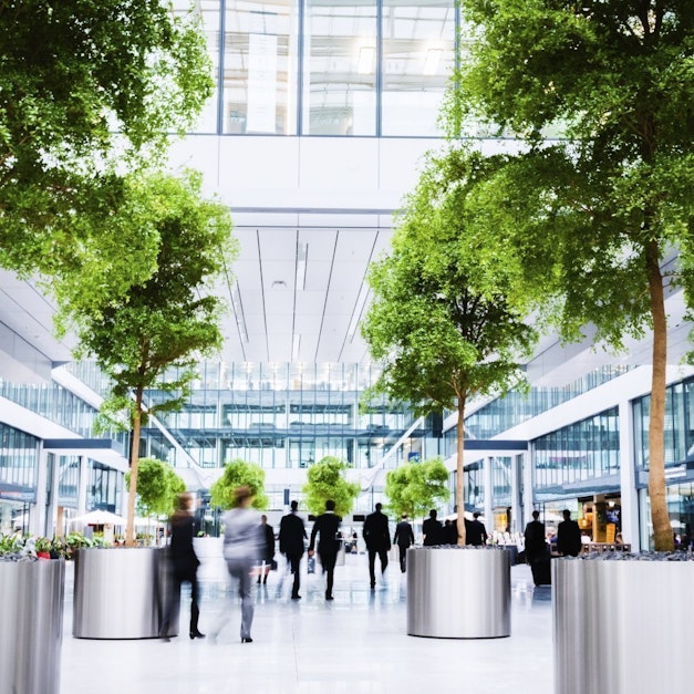 Outstanding! 47 Ways to Make Your Organization Exceptional - John Miller